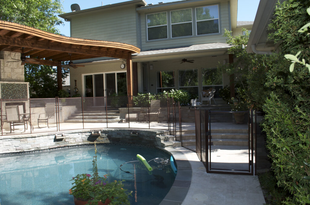 Best Pool Fence for Dallas | What Works & What Doesn’t